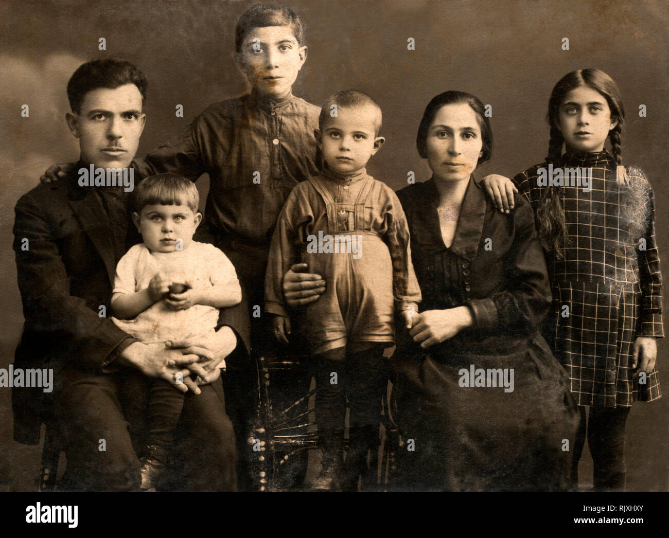 Family portrait, people of all ages, circa 1912 Stock Photo - Alamy