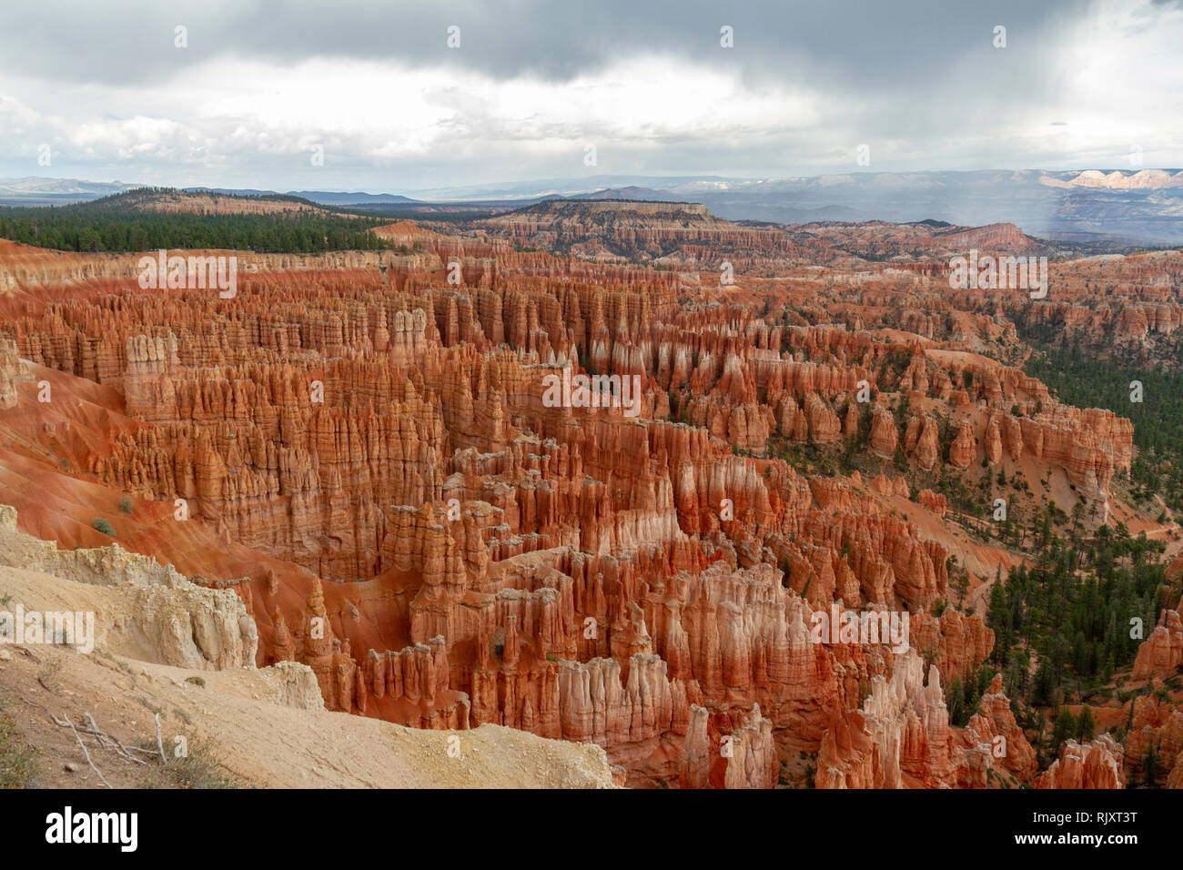 View from Bryce Point (looking north), Bryce Canyon National Park, Utah ...
