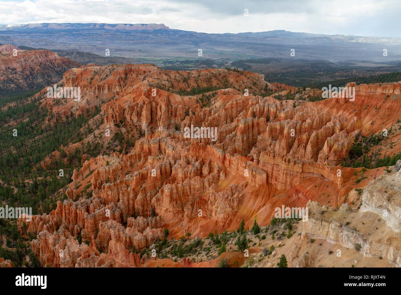View from Bryce Point (looking east), Bryce Canyon National Park, Utah ...