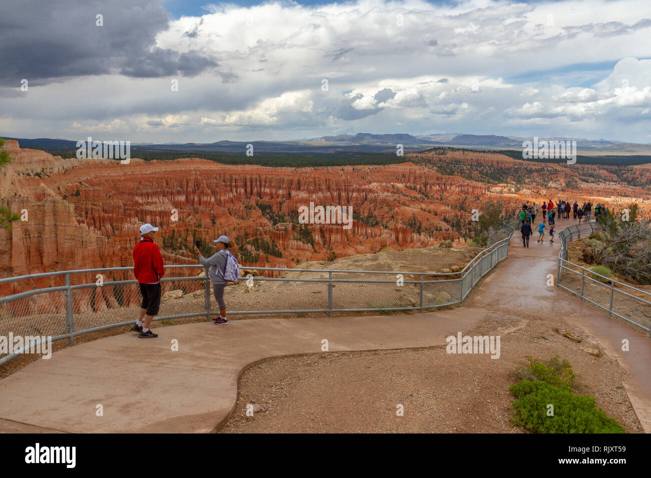 Tourist viewpoint at Bryce Point (looking approx north), Bryce Canyon ...
