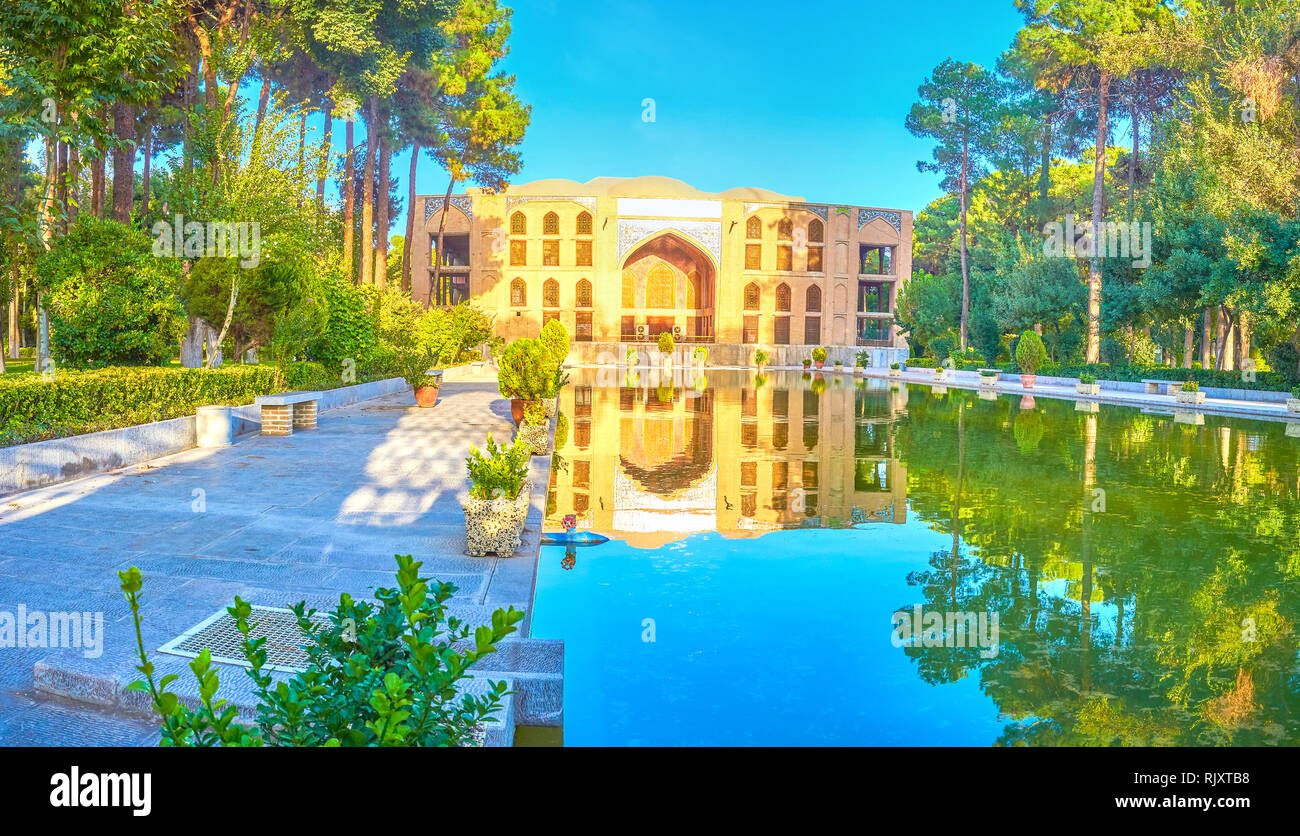 Chehel sotoun palace hi-res stock photography and images - Alamy