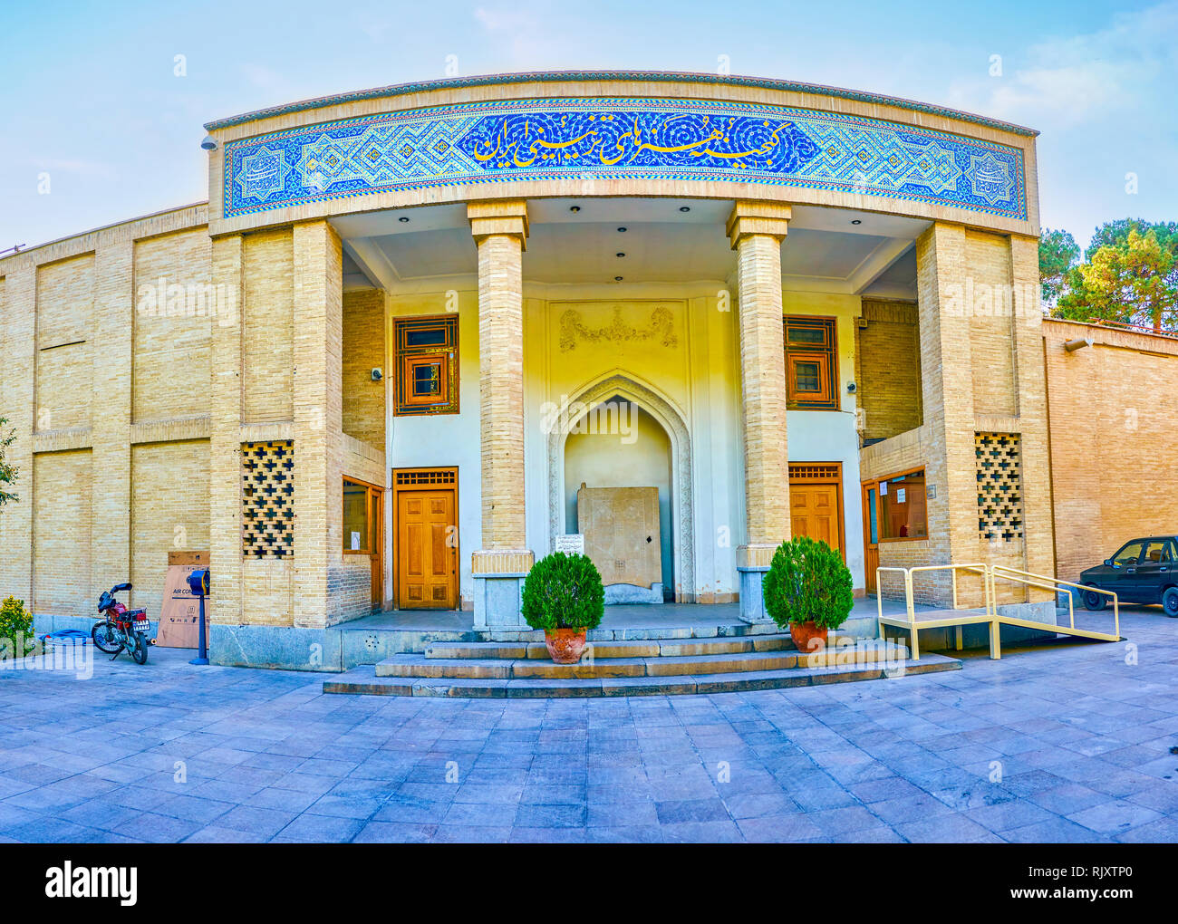 ISFAHAN, IRAN - OCTOBER 19, 2017: The beautiful portal of Museum Of ...
