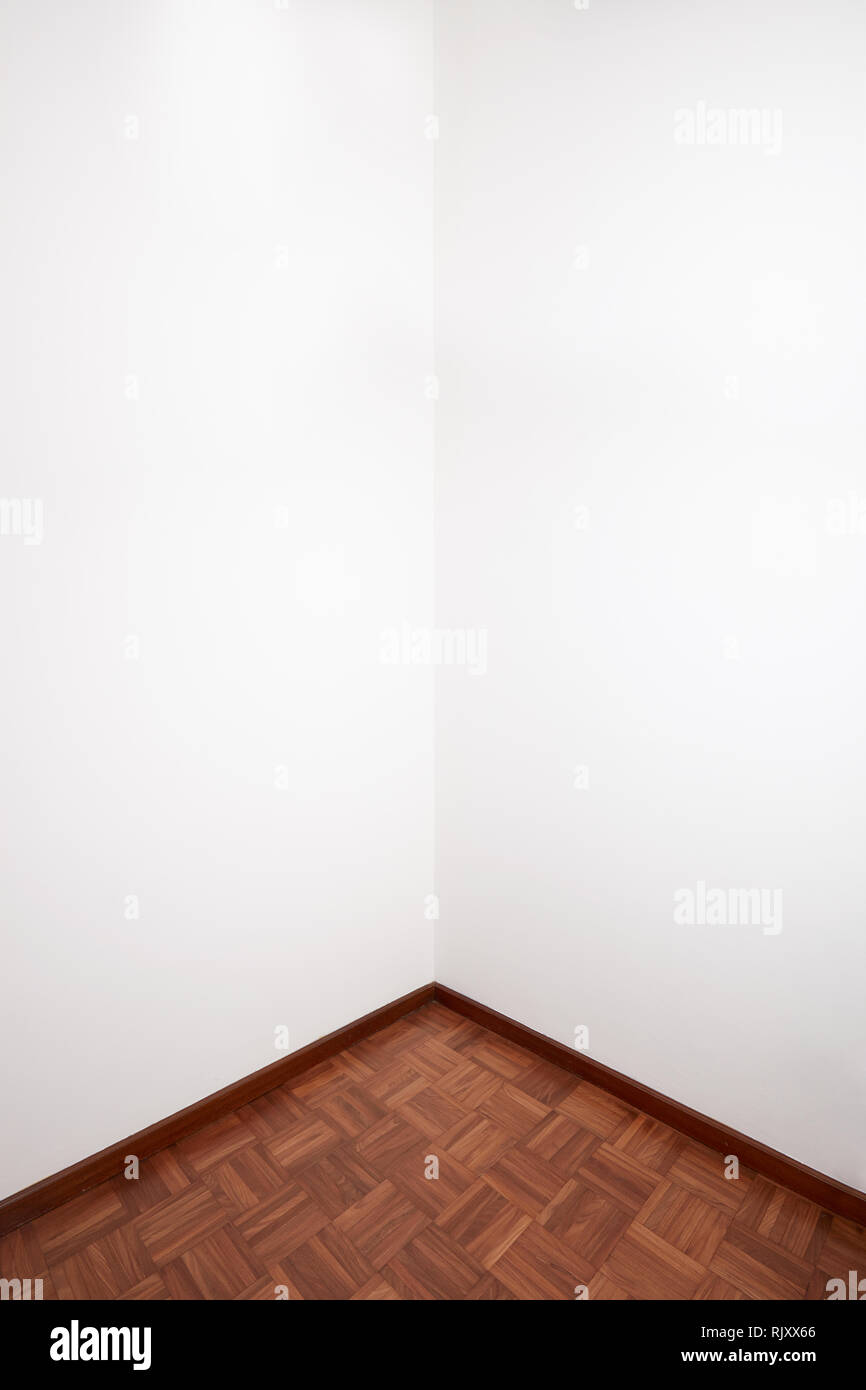 Empty square room hi-res stock photography and images - Alamy
