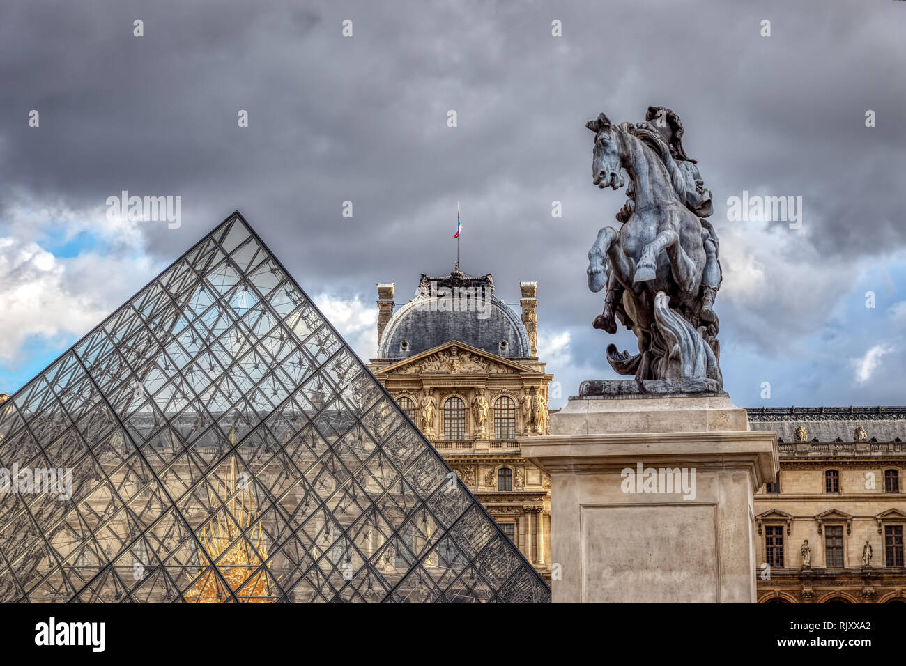 Louis 14 louvre hi-res stock photography and images - Alamy