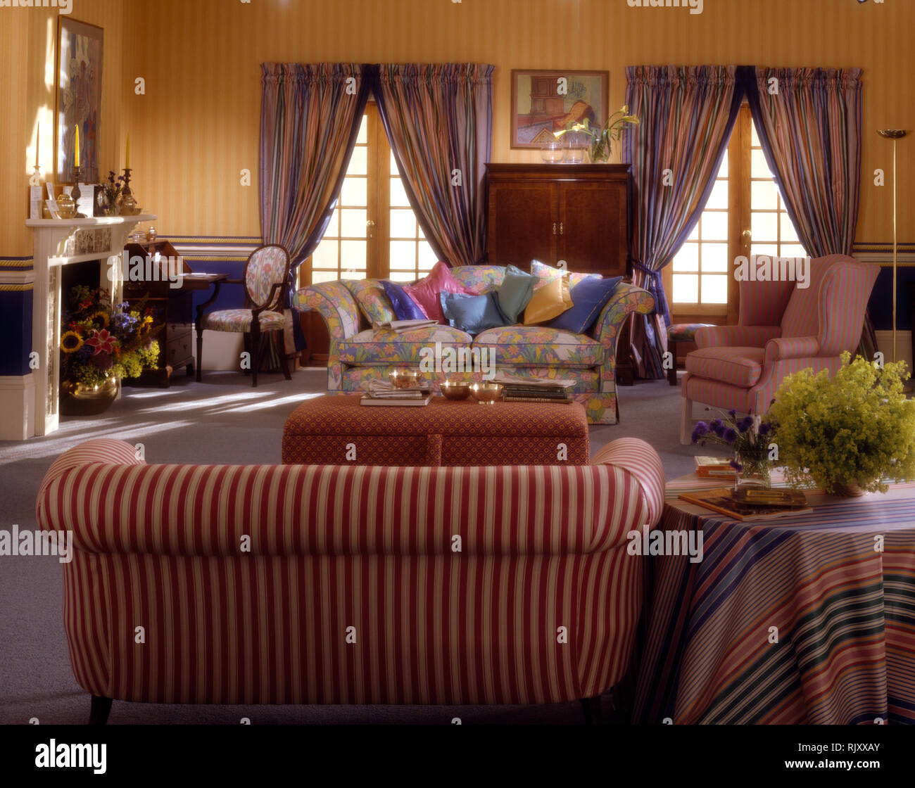 Striped sofas in traditional living hi-res stock photography and images ...