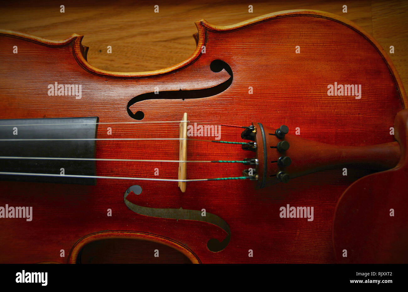 Photo of a violin body close up Stock Photo - Alamy