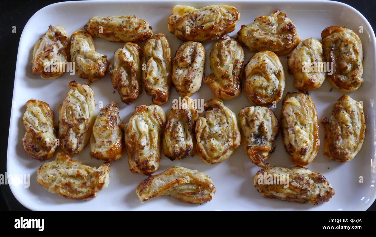 24 canapes hi-res stock photography and images - Alamy