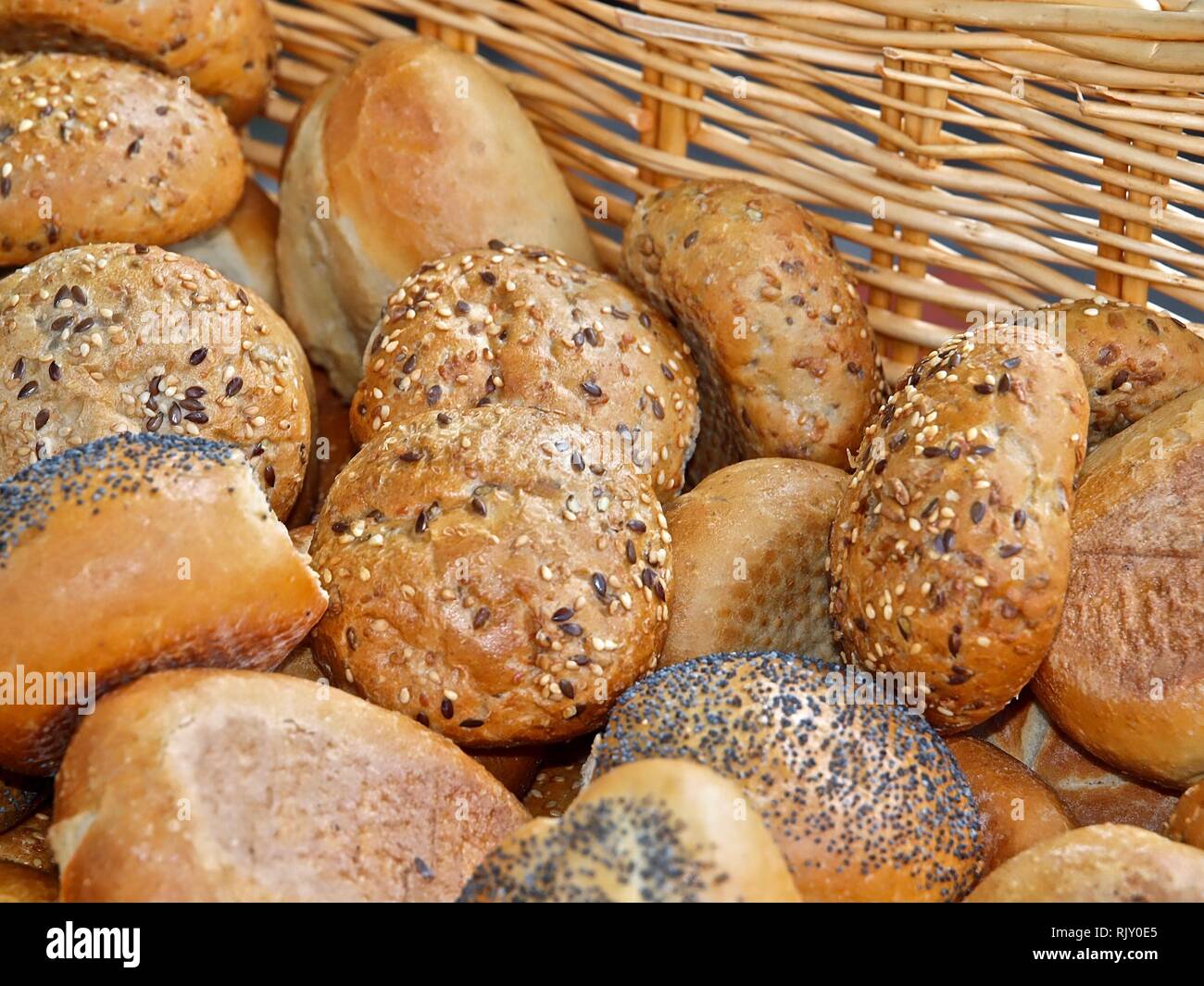Different kinds of bread rolls or buns in a basket Stock Photo - Alamy