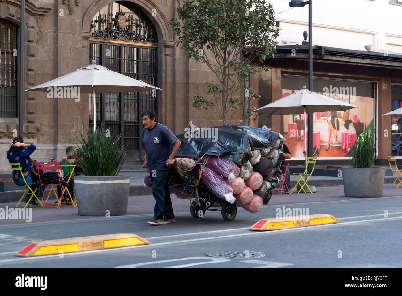 Iconic mexican square hi-res stock photography and images - Alamy