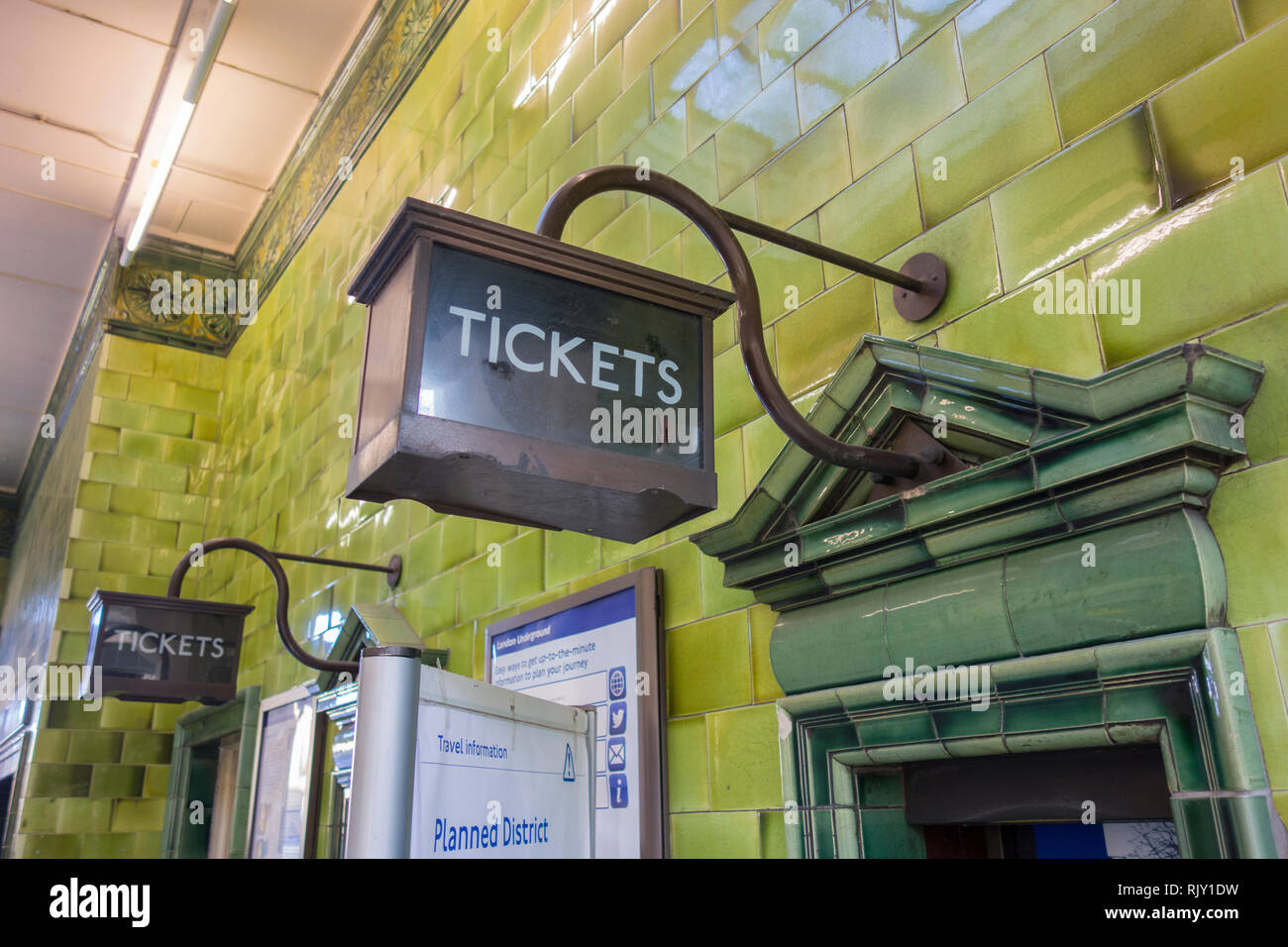 Ticket windows hi-res stock photography and images - Alamy