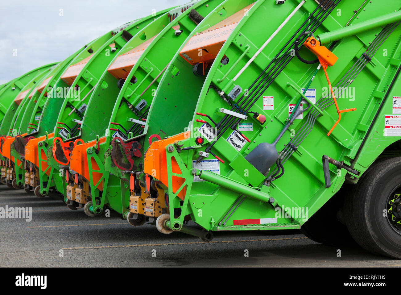 Cng garbage truck hi-res stock photography and images - Alamy