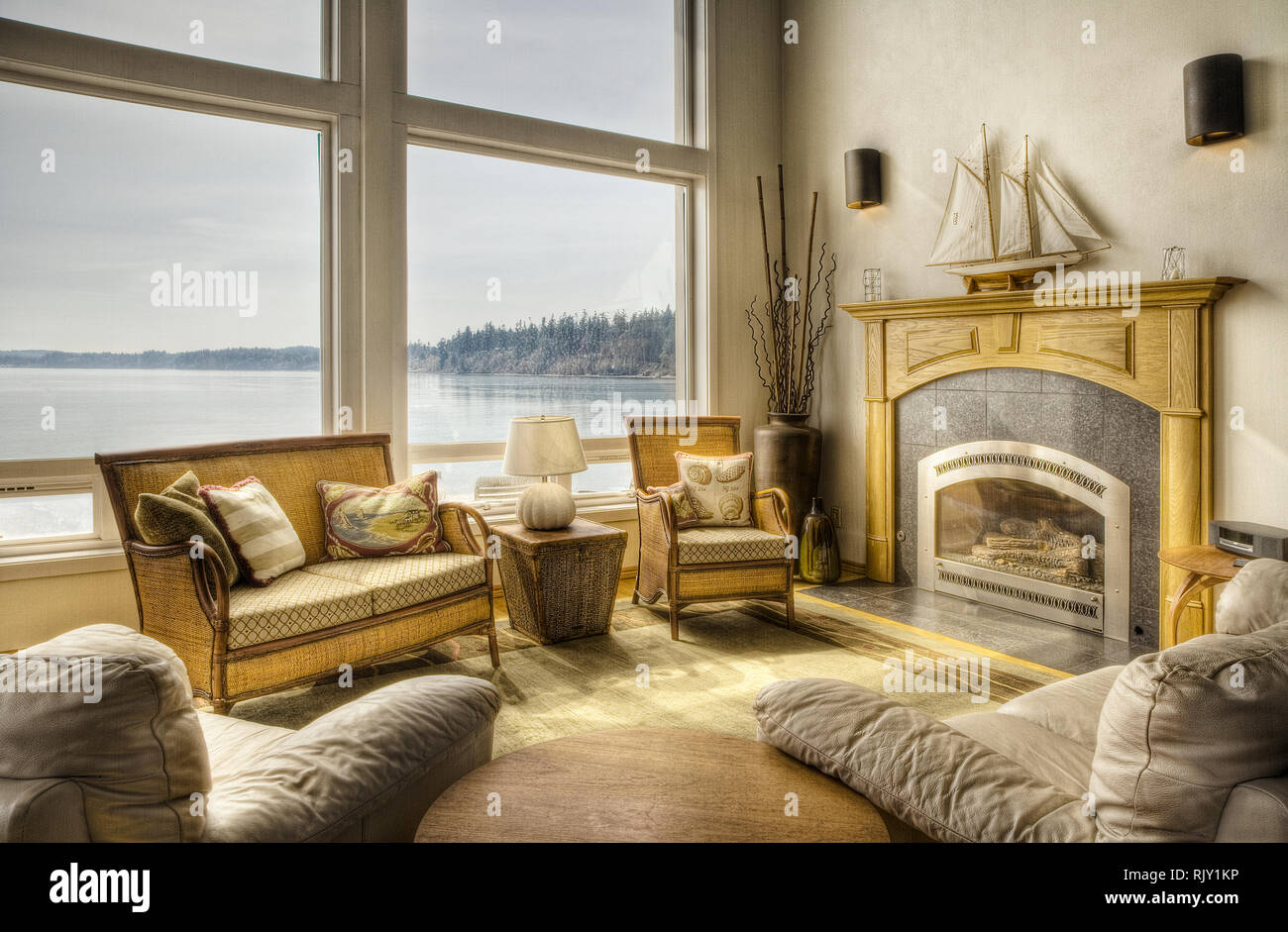 Luxury living room overlooking lake Stock Photo - Alamy