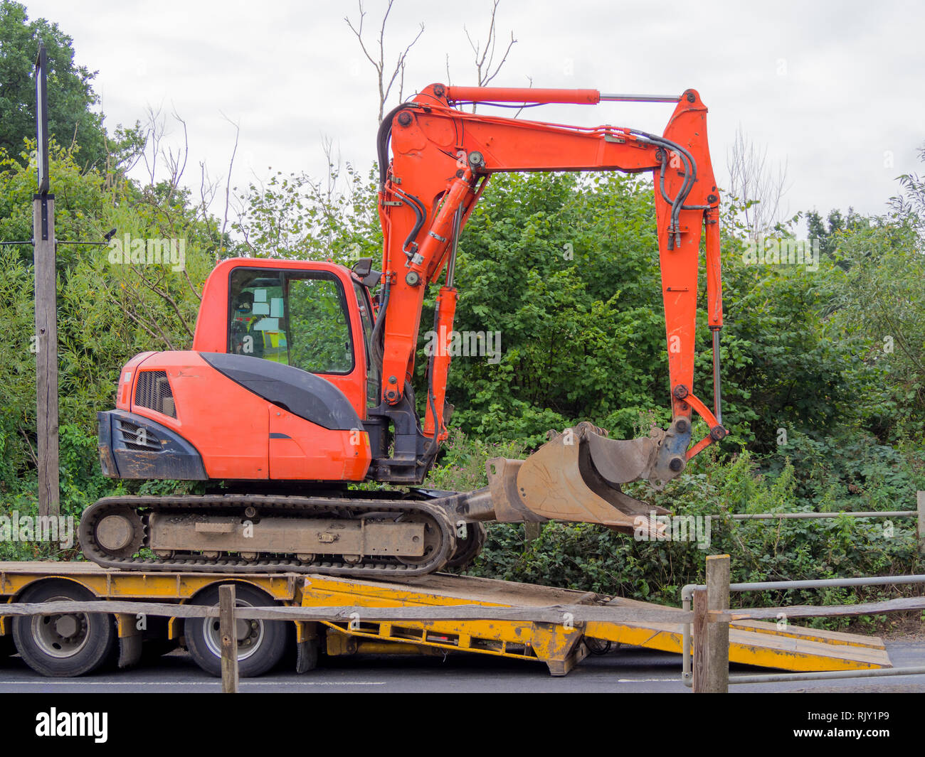 Flatbed low loader transporter hi-res stock photography and images - Alamy