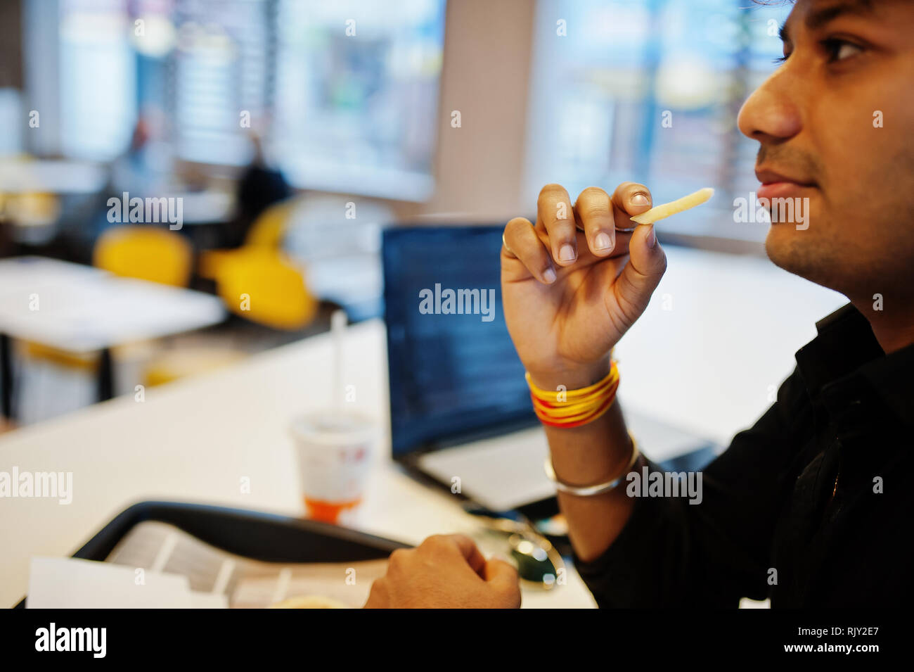 Meal india eating hands hi-res stock photography and images - Alamy