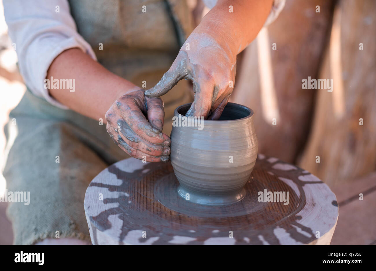 Woman potter sitting on potters hi-res stock photography and images - Alamy