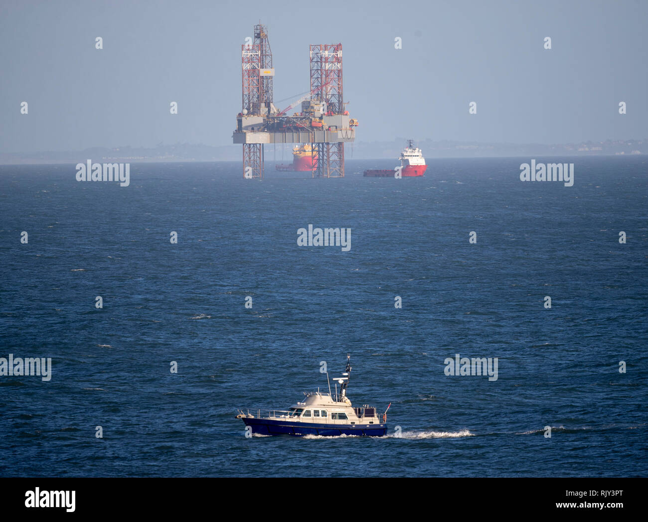 The ensco 72 drilling rig in poole bay hi-res stock photography and ...
