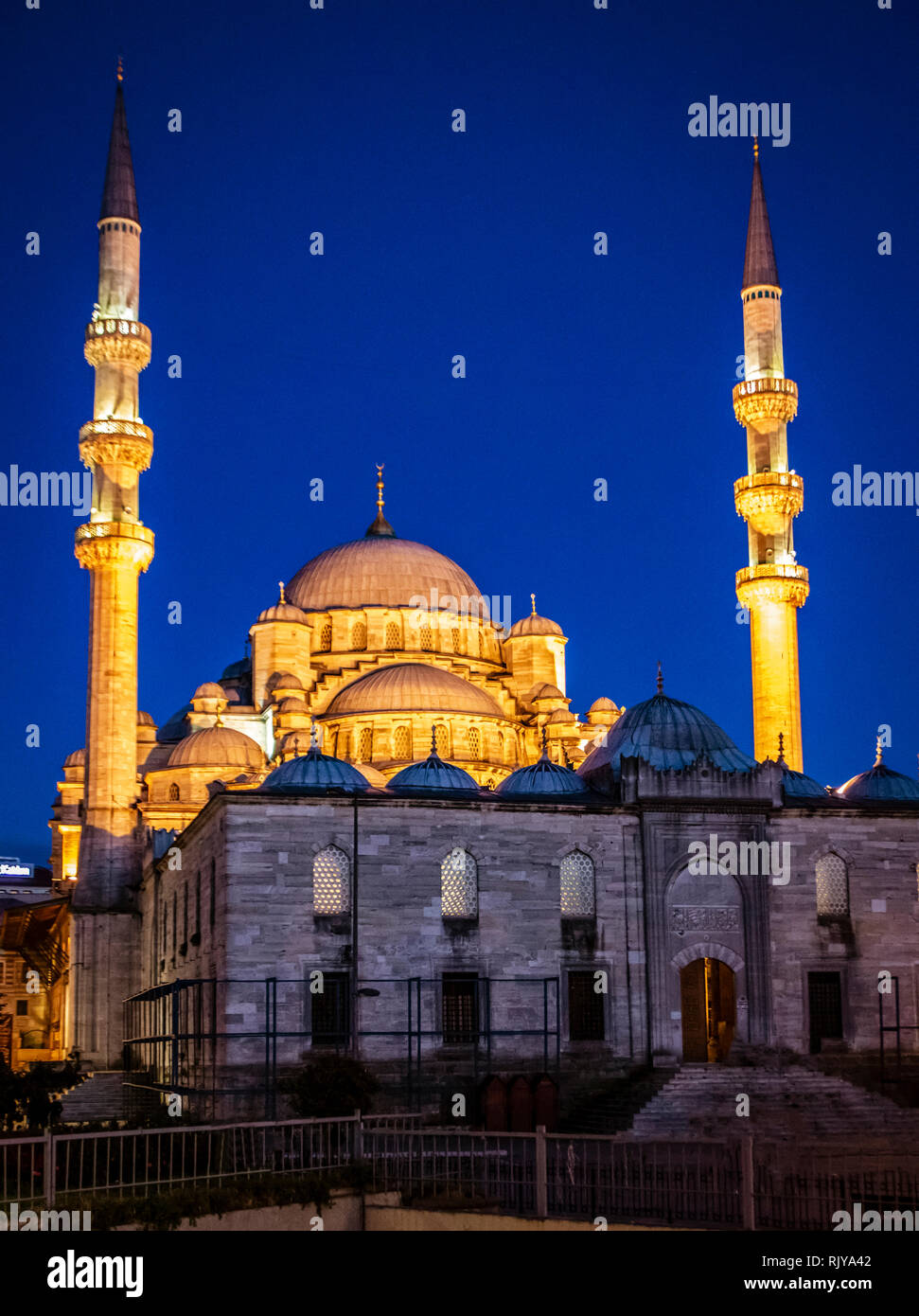Blue (or Sultan Ahmed) Mosque in Istanbul, Turkey Stock Photo - Alamy
