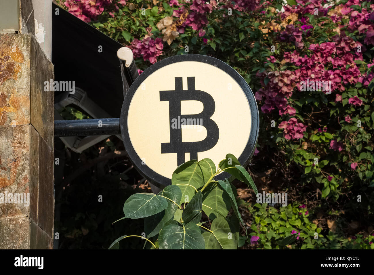 Cryptocurrency sign hi-res stock photography and images - Alamy