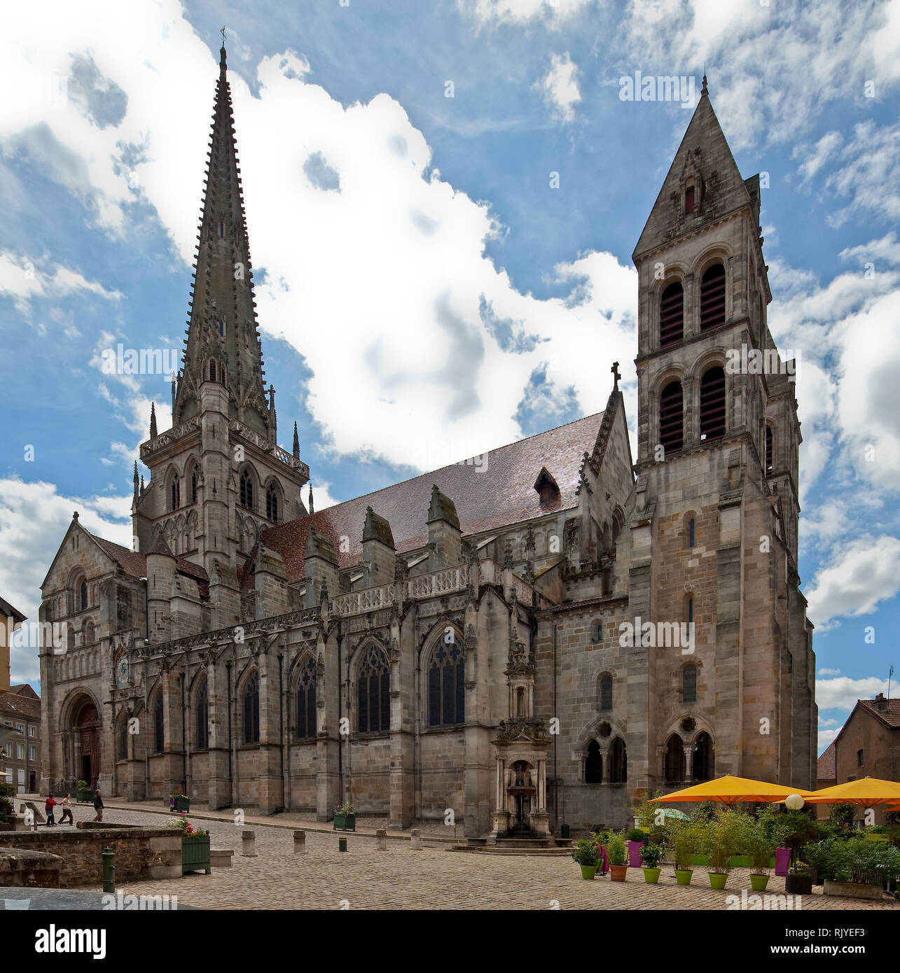 France autun cathedral romanesque hi-res stock photography and images ...