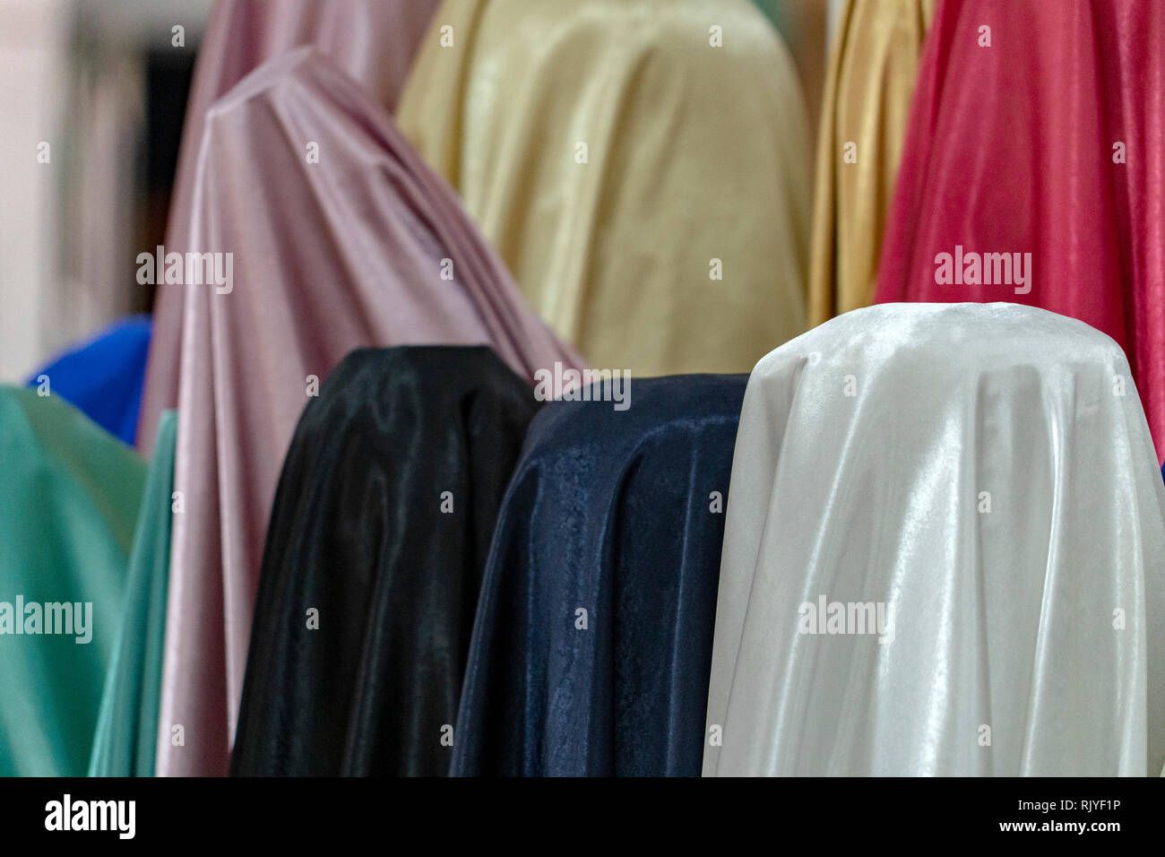 Saudi women burka hi-res stock photography and images - Alamy