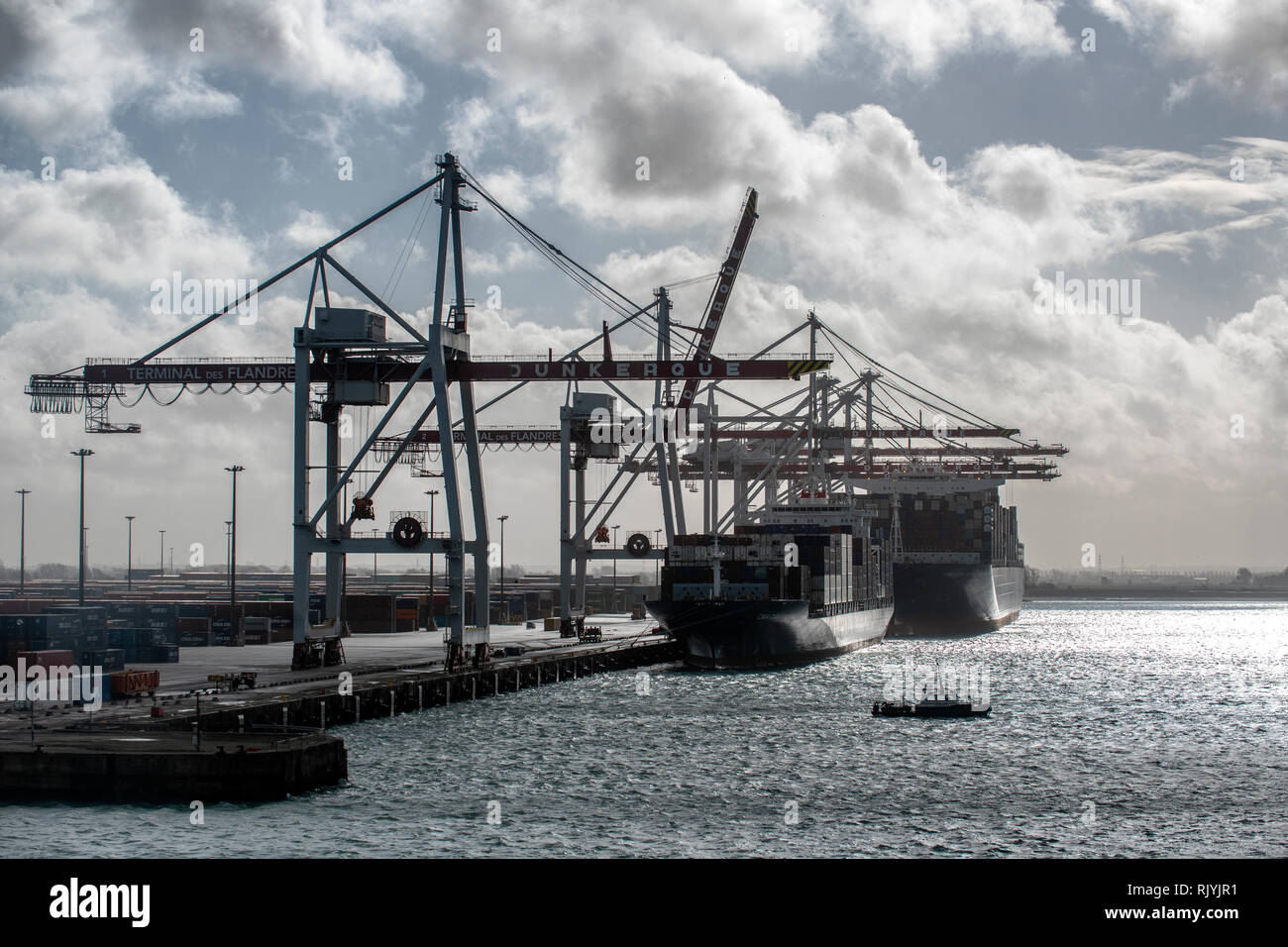 Dunkerque dunkirk port harbour dockside terminal hi-res stock ...