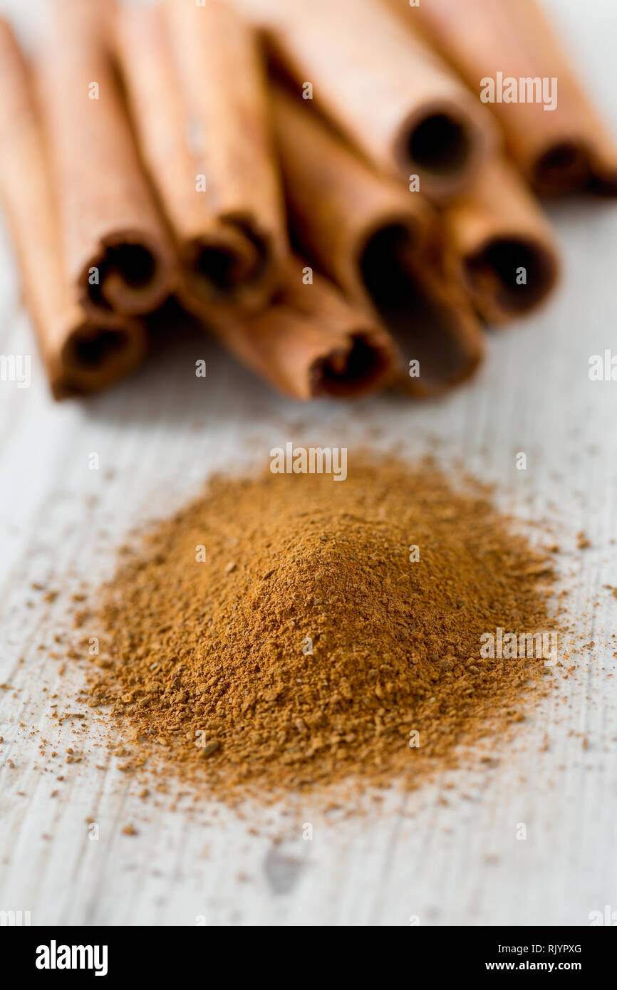 Cinnamon cinnamon stick spice dark hi-res stock photography and images ...