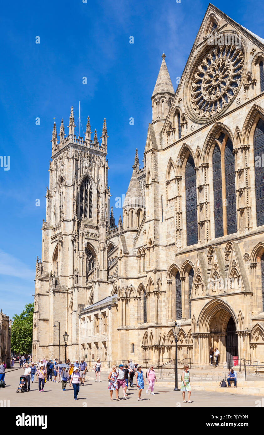 Rose window york minster hi-res stock photography and images - Alamy
