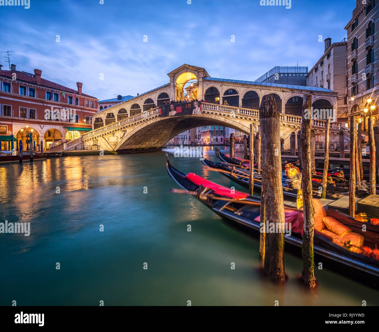 Famous venice canal grande rialto hi-res stock photography and images ...