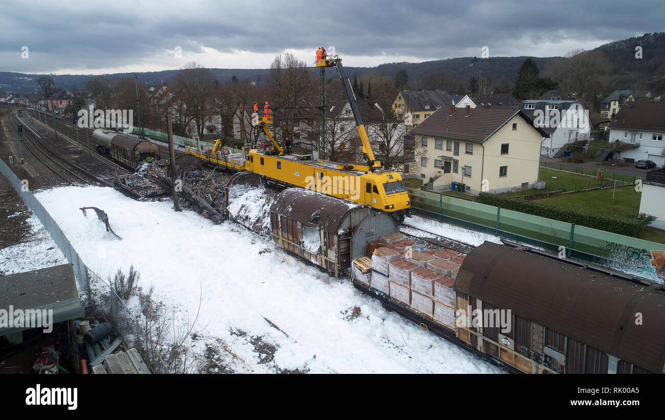 Unkel, Germany. 07th Feb, 2019. After the fire of four freight wagons ...