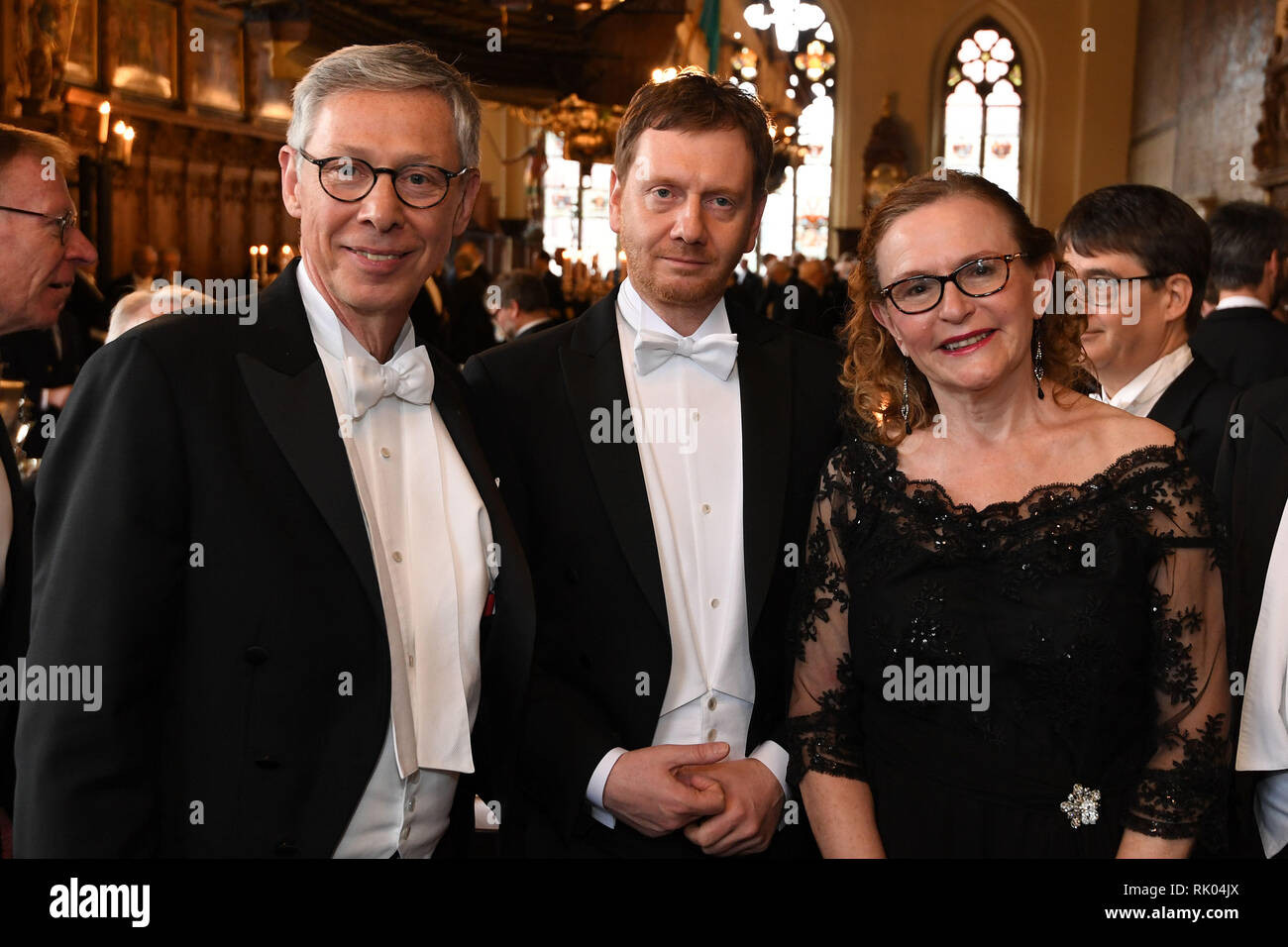 Bremen, Germany. 08th Feb, 2019. Bremen's mayor Carsten Sieling (l, SPD ...