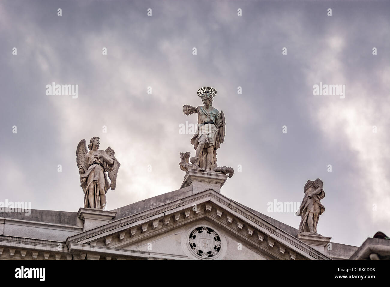 Venice, Italy Figure heads on Venetian building Stock Photo - Alamy