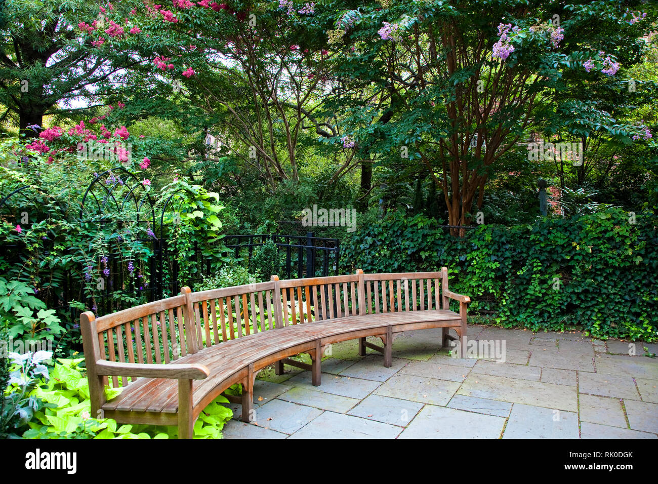 Long Curved Bench High Resolution Stock Photography and Images - Alamy