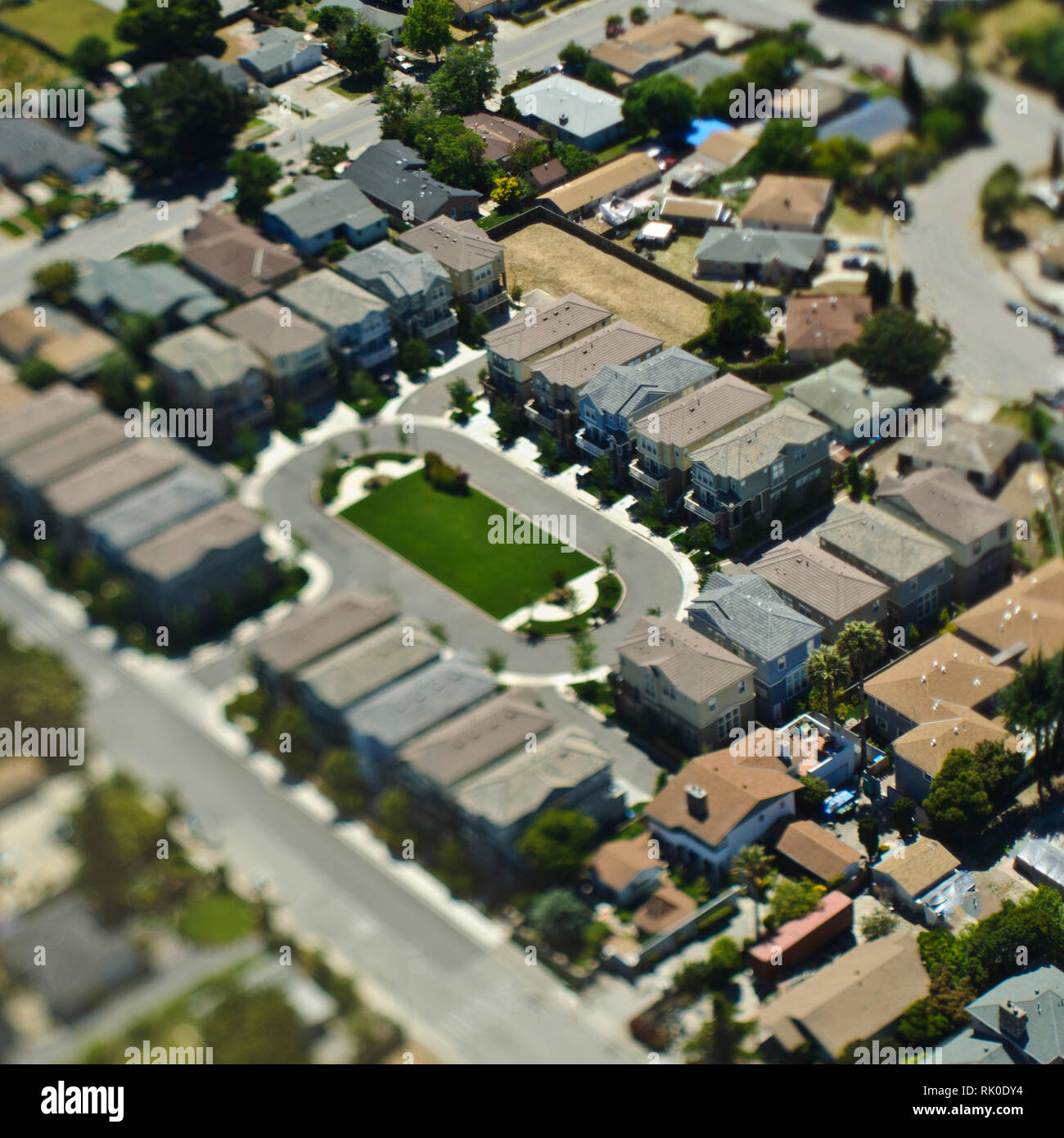 Condominium Complex With a Circular Driveway Stock Photo - Alamy