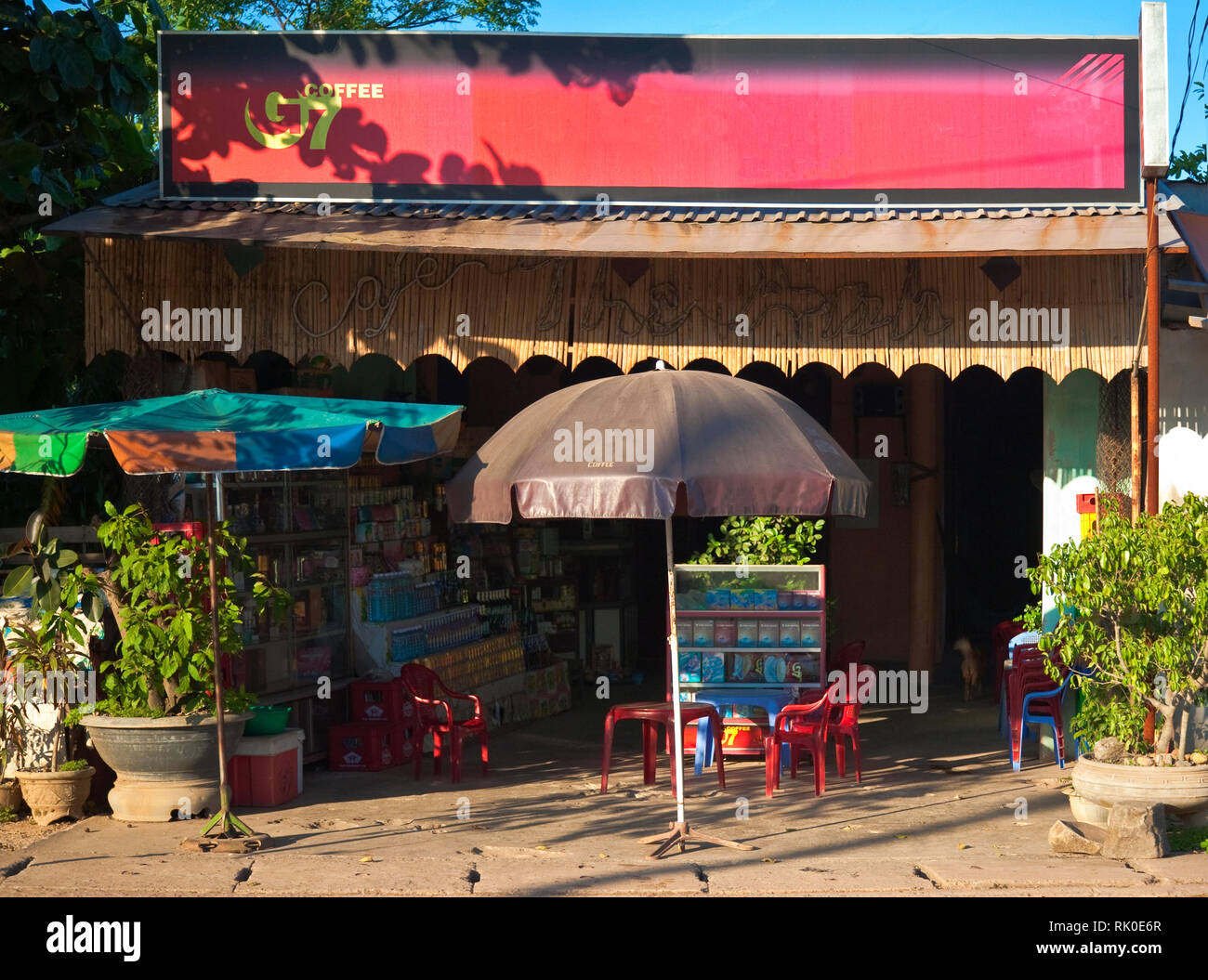 Storefront Open to Sidewalk Stock Photo - Alamy