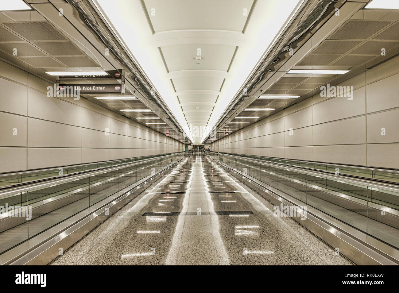 Arlington airport terminal hi-res stock photography and images - Alamy