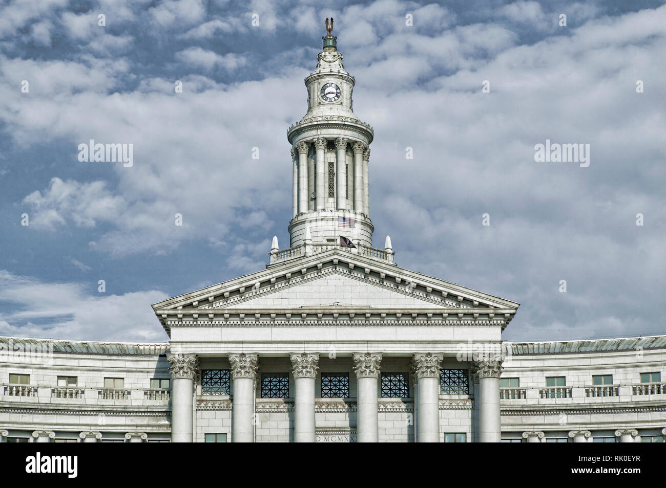 Us federal building clock hi-res stock photography and images - Alamy