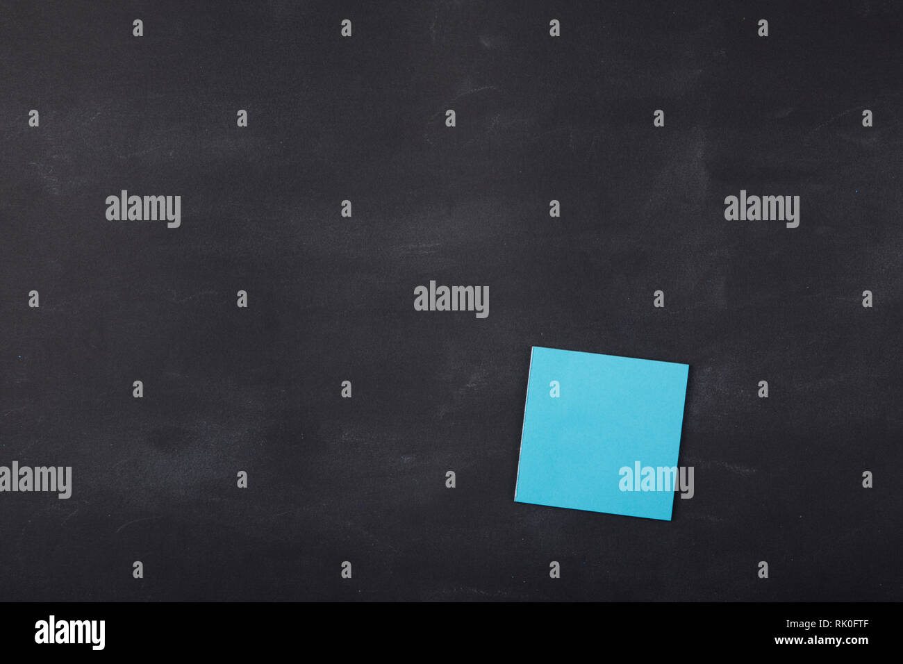 Colorful sticky note on the blank blackboard Stock Photo - Alamy