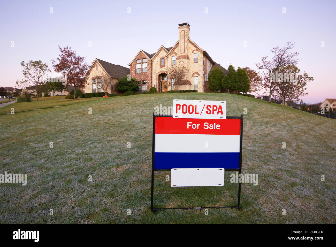 Stately home for sale sign hi-res stock photography and images - Alamy