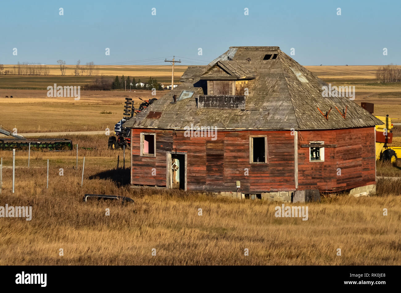 Abandoned homestead in alberta hi-res stock photography and images - Alamy