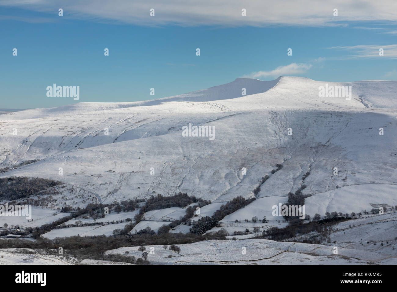 Snow covered scenes in the Brecon Beacons National Park, Wales, UK ...
