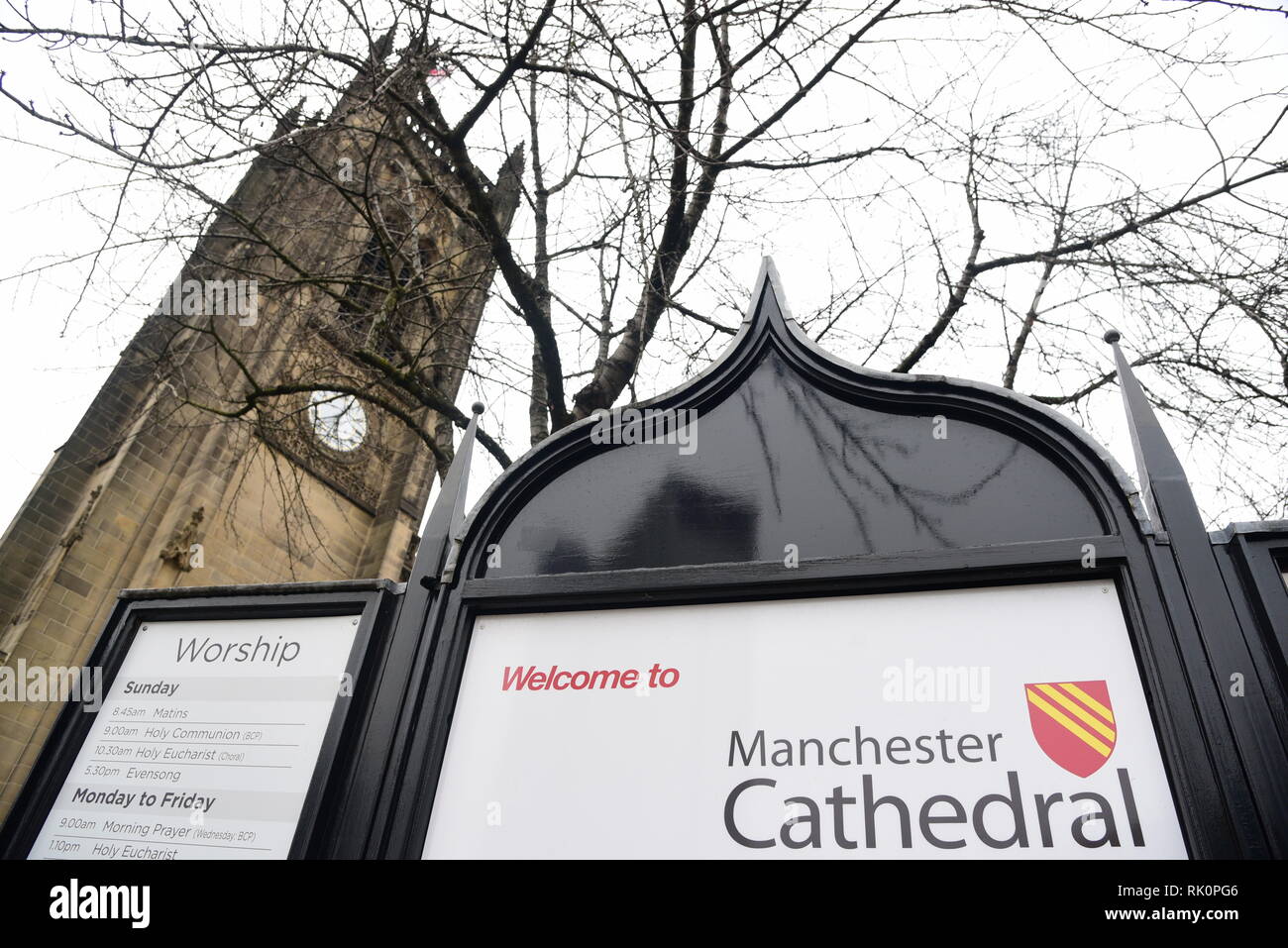 Manchesters cathedral hi-res stock photography and images - Alamy