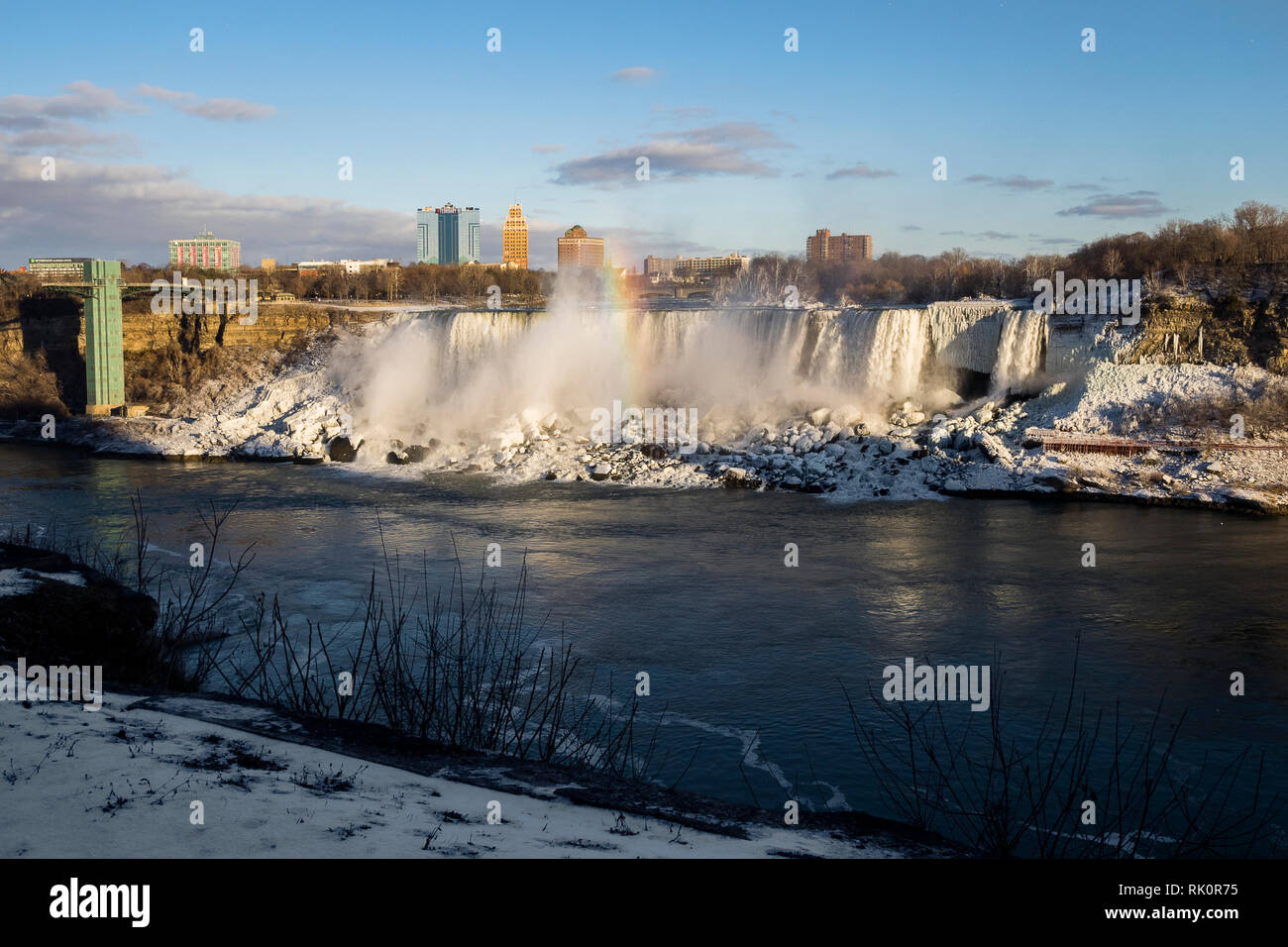 The skylon tower in niagara falls hi-res stock photography and images ...