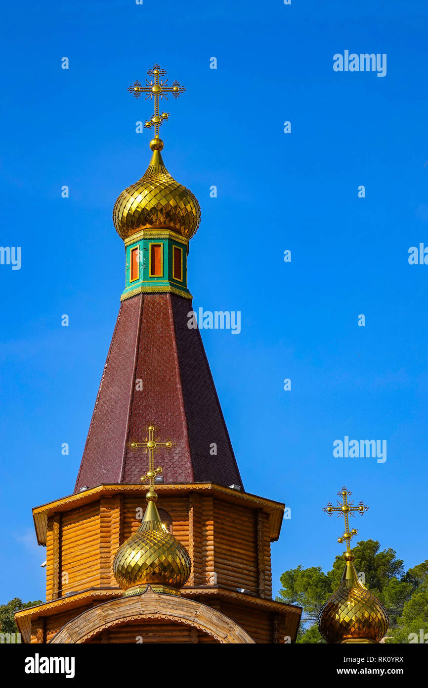 wooden Russian Orthodox church with gold cross against blue sky, Altea ...