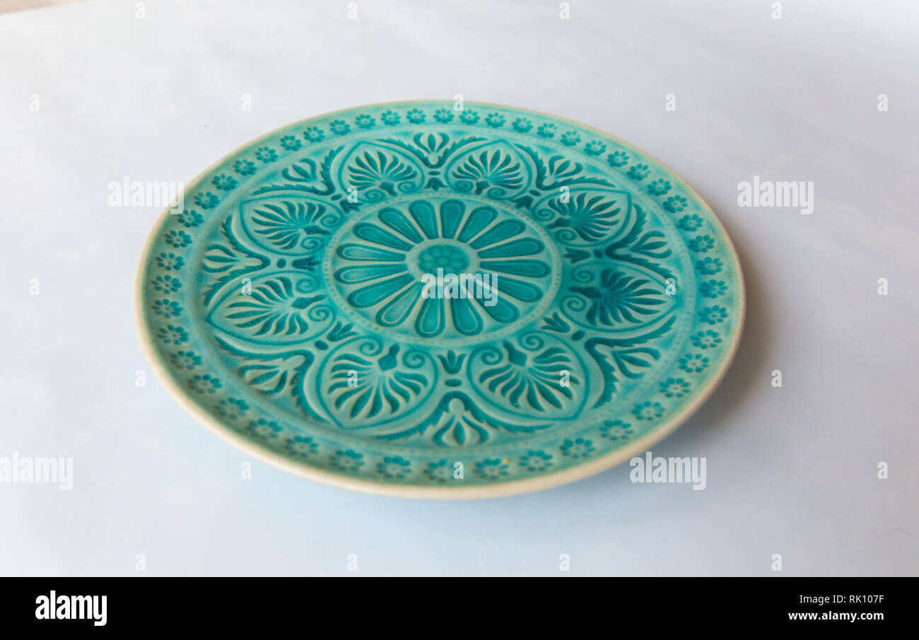 Green round plate hi-res stock photography and images - Alamy
