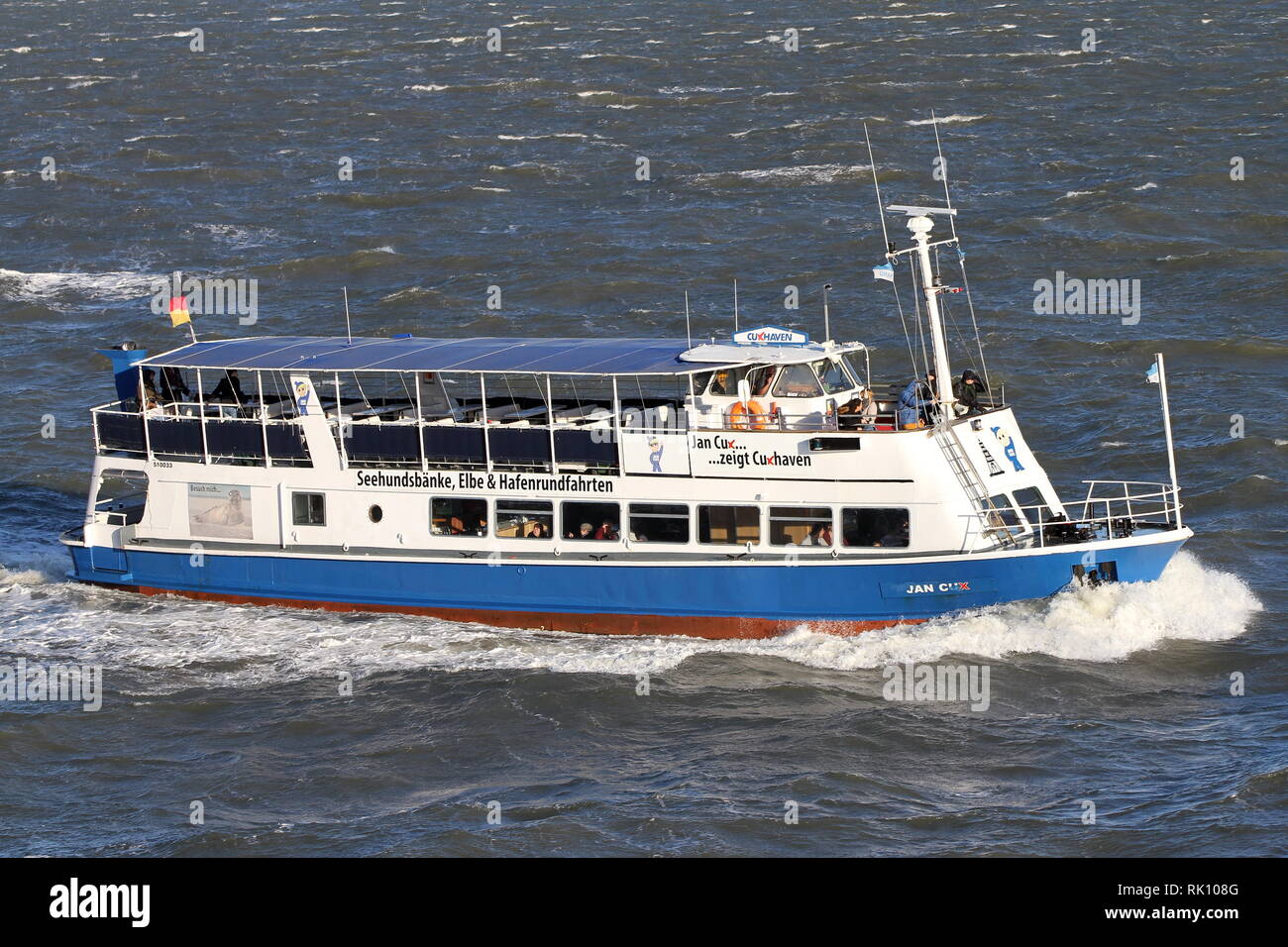 The ship Jan Cux makes on 2 January 2019 a harbor cruise in Cuxhaven ...