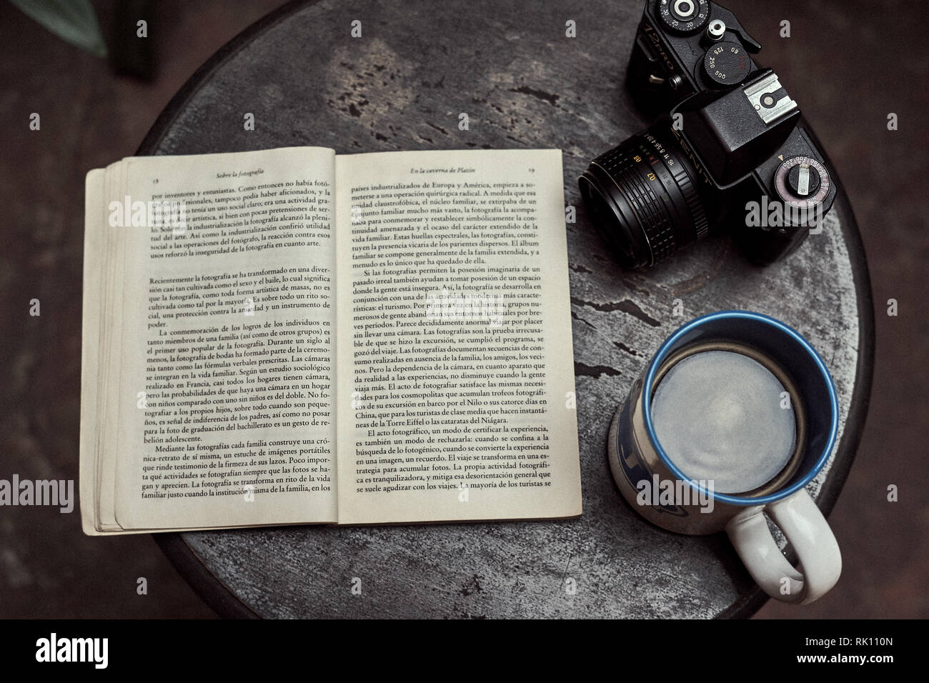 Cafe y libros Stock Photo - Alamy