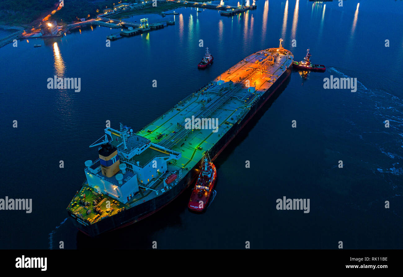 Lng shipping infrastructure hi-res stock photography and images - Alamy
