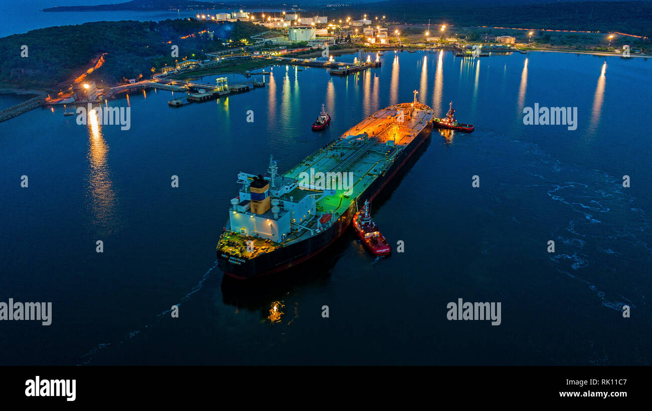 Lng ship aerial hi-res stock photography and images - Alamy