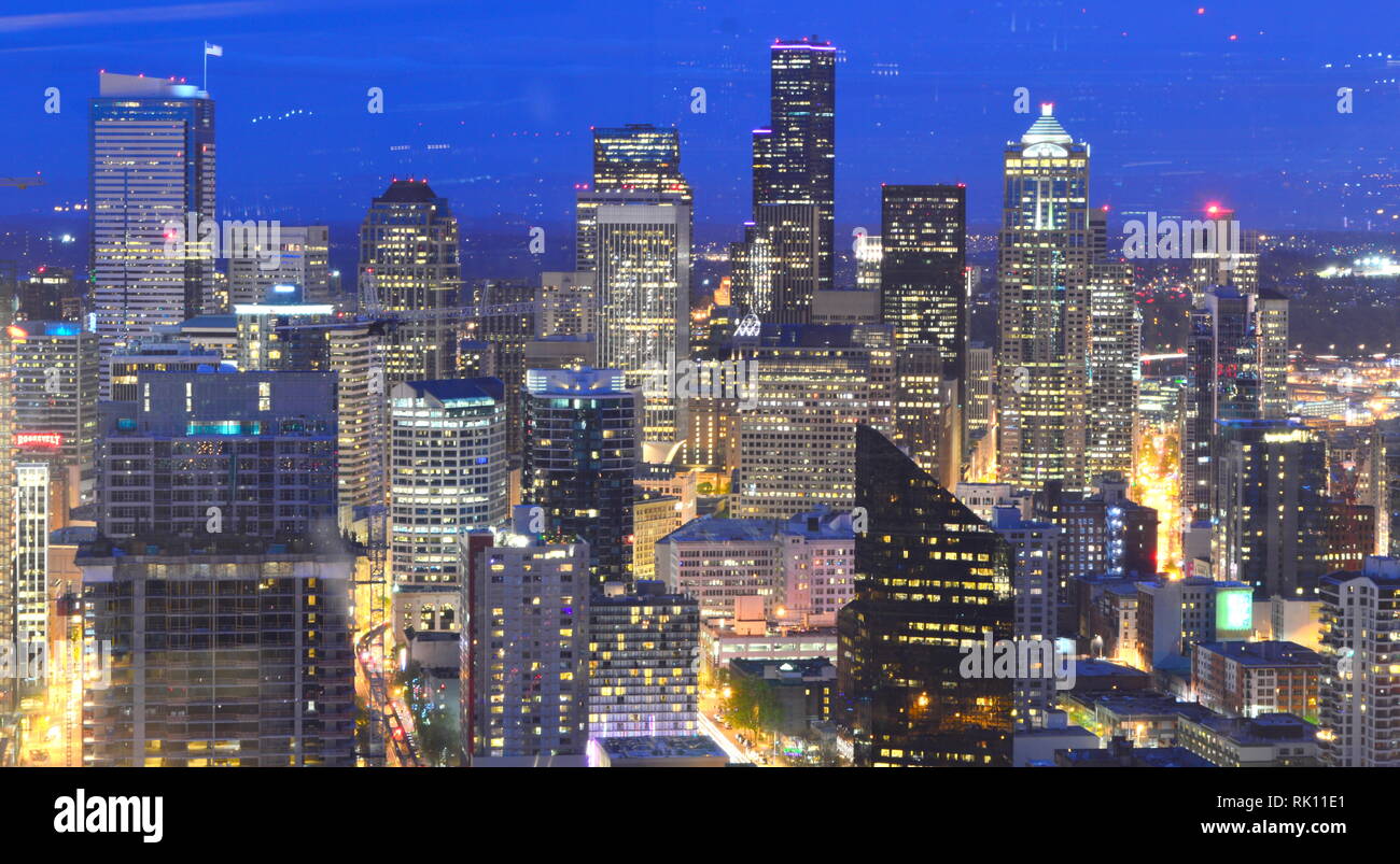 Seattle, Washington, USA - April 17, 2015: Seattle skyline at night ...