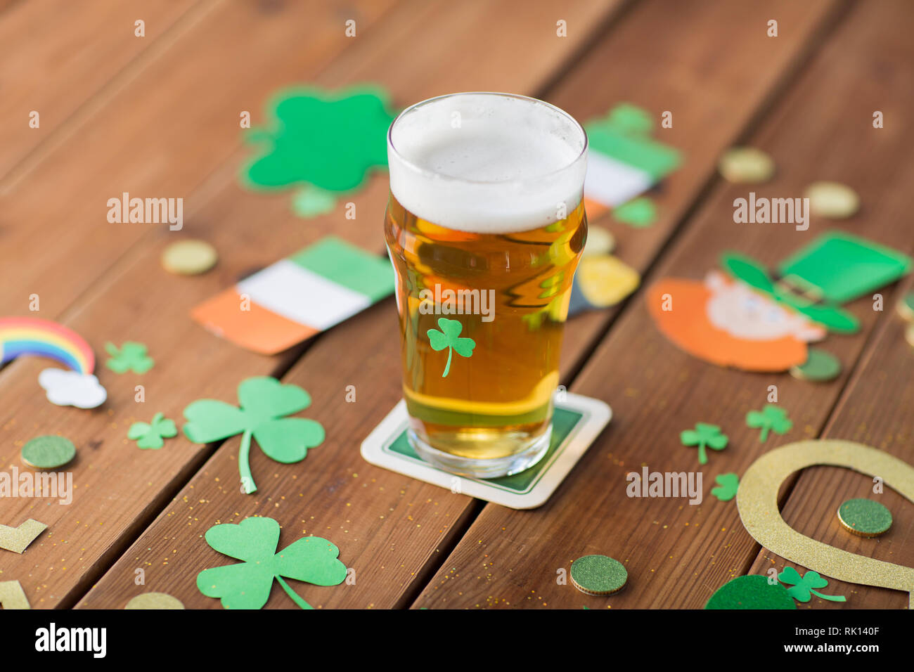 Glass props hi-res stock photography and images - Alamy